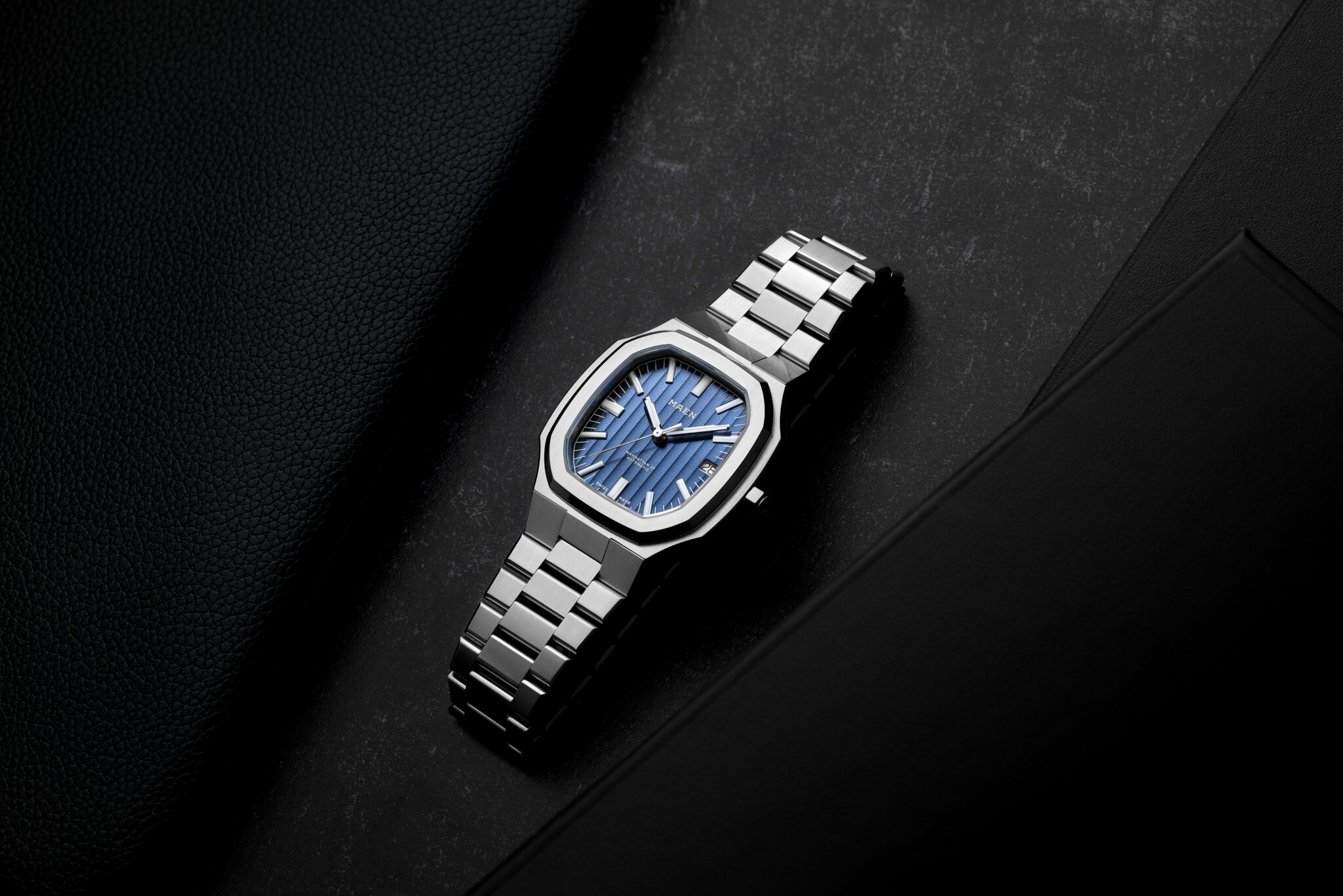 Maen Manhattan 37 Review: A Slim Swiss-Made Tribute to 70s Design ...