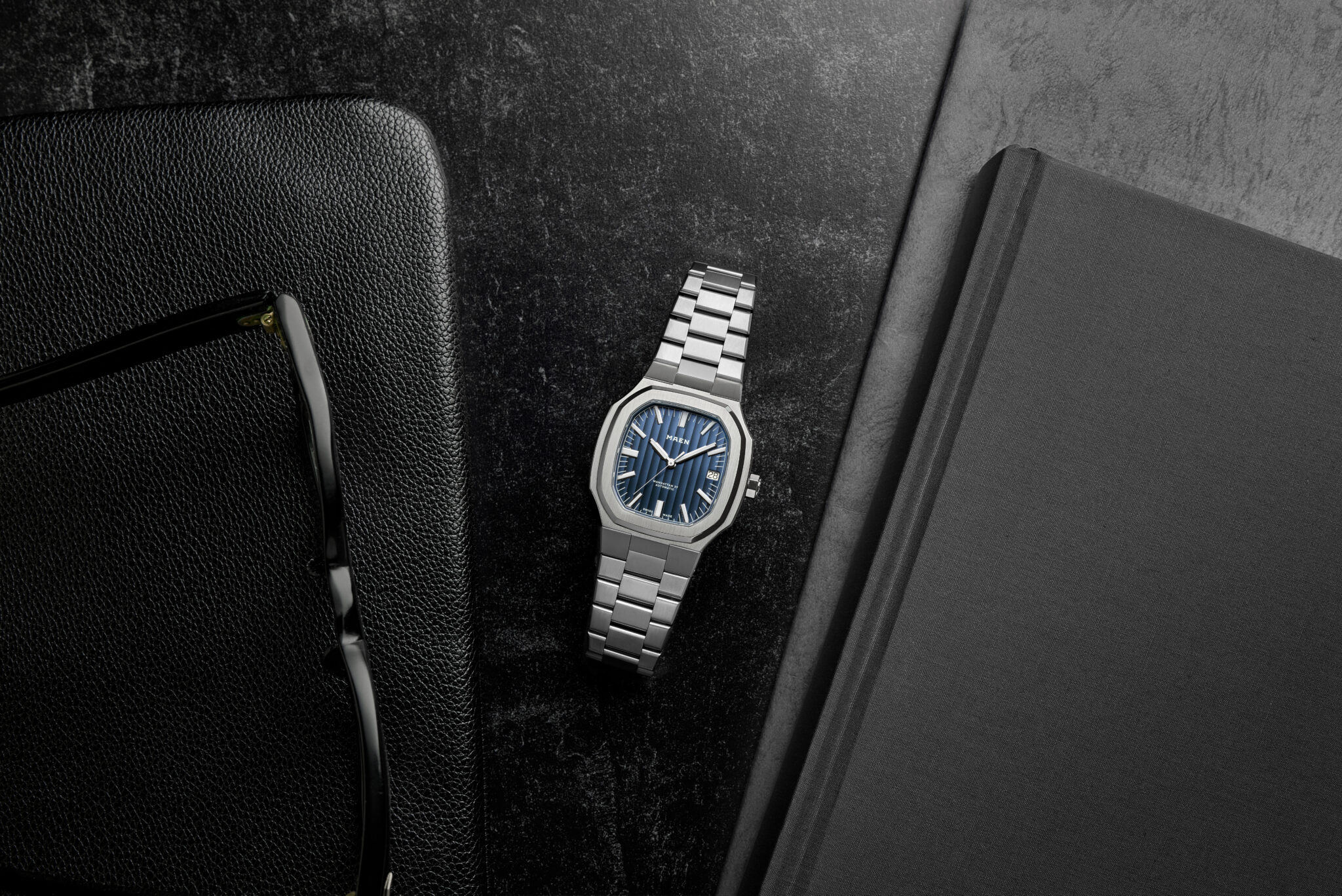 Maen Manhattan 37 Review: A Slim Swiss-Made Tribute to 70s Design ...